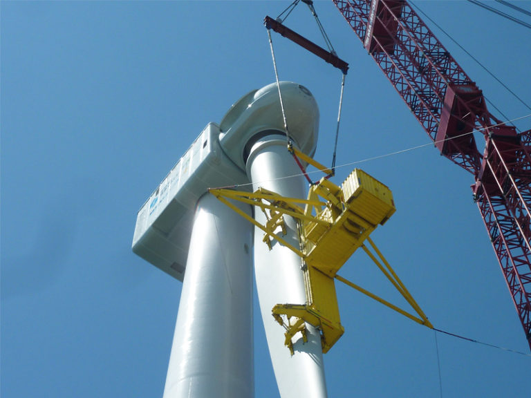 Blades installation: more options than you might think - Wind farm BoP